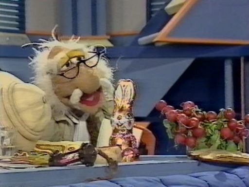 Button Moon (1) | TVARK