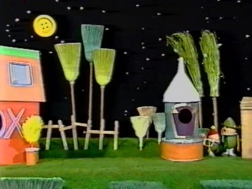 Button Moon (1) | TVARK