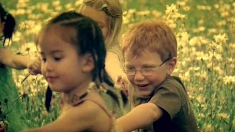 BBC One Ident – Ring-A-Roses (Petals) | TVARK