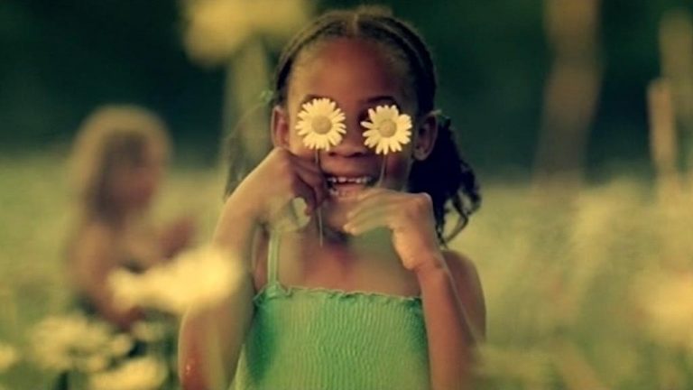 BBC One Ident – Ring-A-Roses (Petals) | TVARK