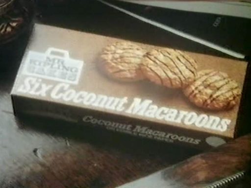 Mr Kipling Six Coconut Macaroons | TVARK